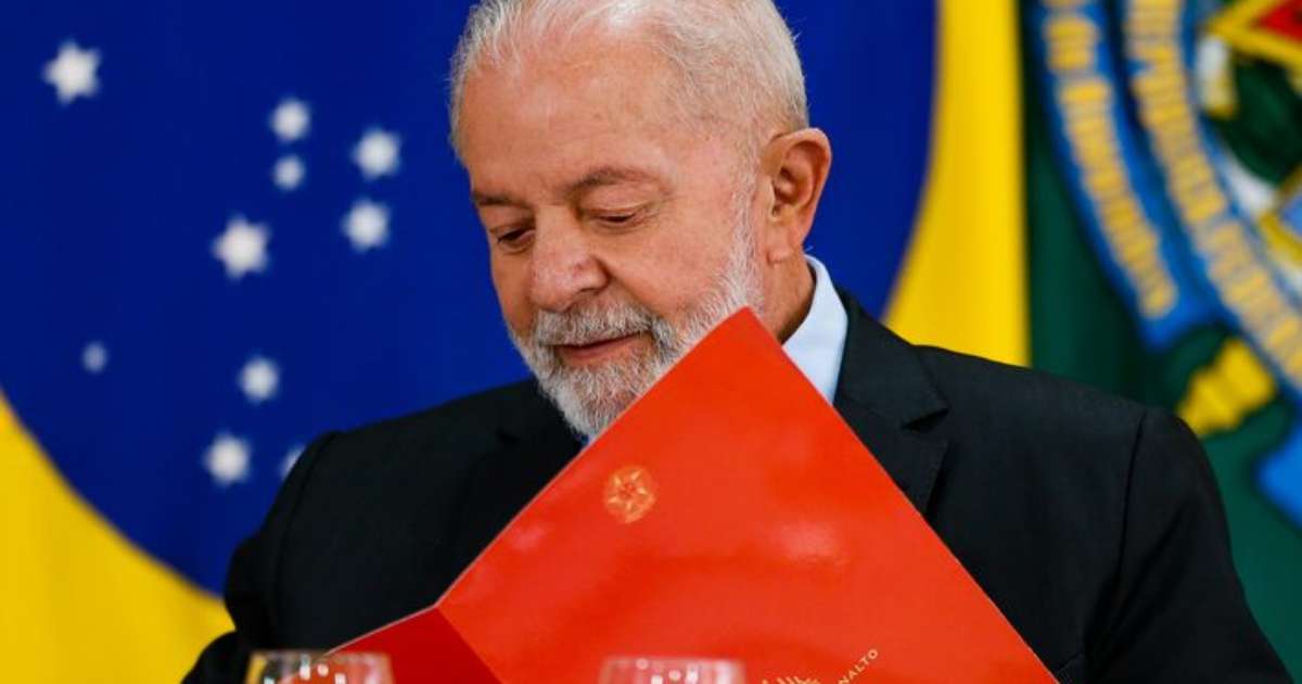 Lula usa gravata em homenagem ao cachorro 'Joca' e cobra providências ...