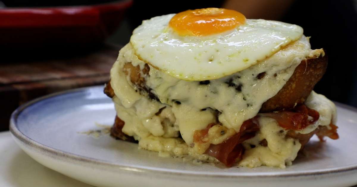 Receita de Chef: Croque Madame, a versão com ovo do Croque Monsieur