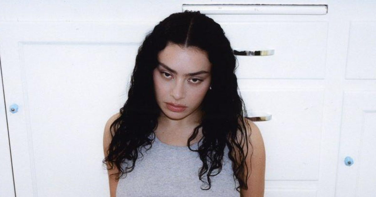 Charli XCX anuncia novo single '360'