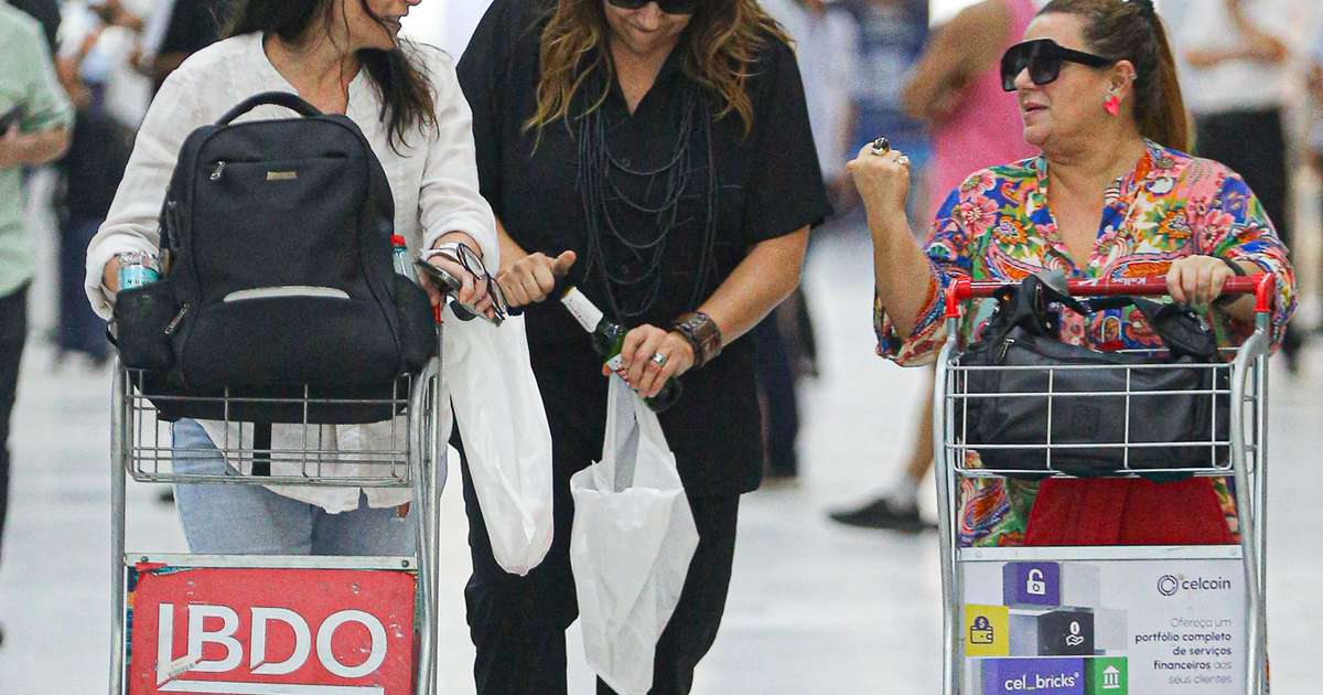 Ana Carolina é flagrada com sua nova namorada em raríssima aparição