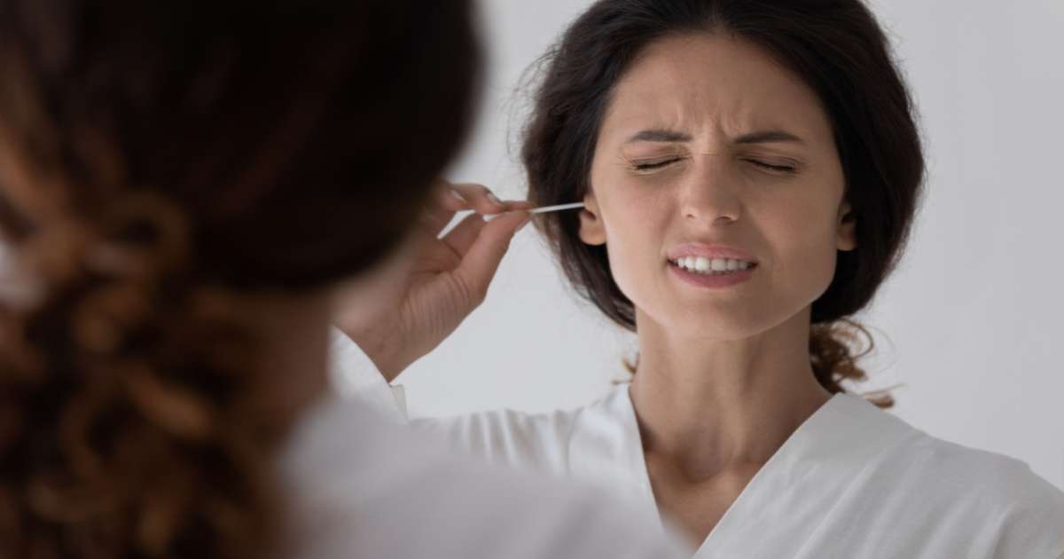 Pode ou não usar cotonete? Veja o que diz especialista