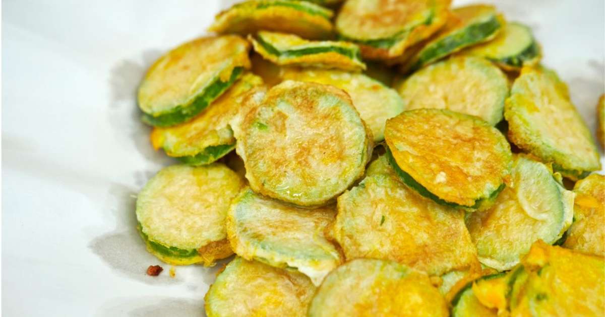 Chips de abobrinha: lanchinho fácil pronto em 20 minutos