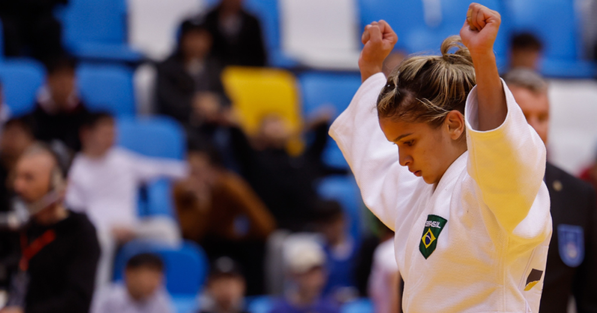 Larissa Pimenta e Rafaela Silva conquistam pratas em Astana