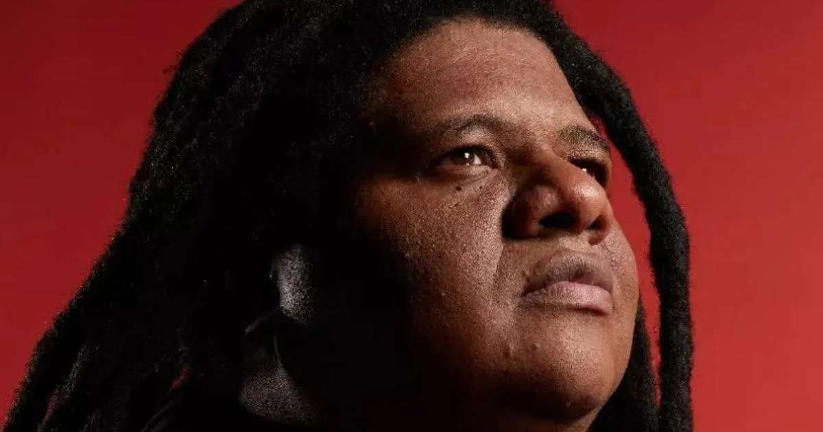 Destaque no Ponto de Equilíbrio, Kuky apresenta "Deixa a Vida Me Levar"