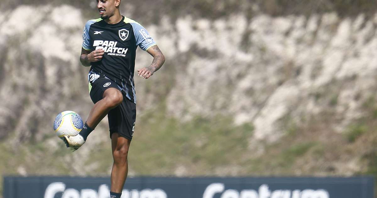 Após ser reintegrado, Kauê volta a treinar com o restante do Grupo e ...