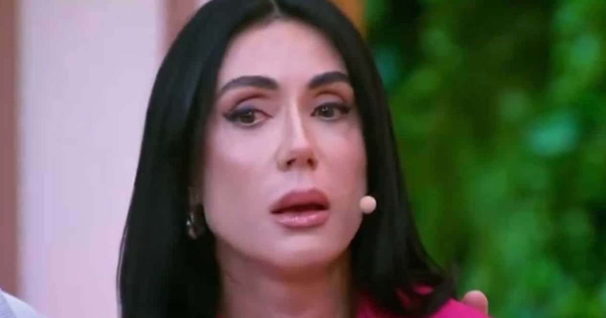 Michelle Barros chora e faz revelação ao vivo no SBT