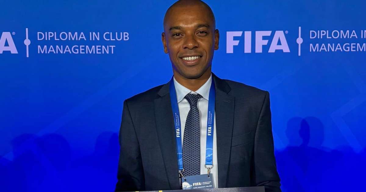 Fernandinho conclui evento da Fifa e se reapresenta ao Athletico