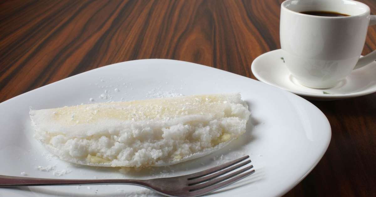 Tapioca caseira de leite condensado com coco para dividir com a família ...