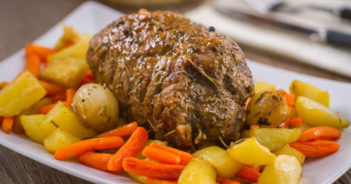 Carne assada com legumes: receita suculenta para o almoço em família