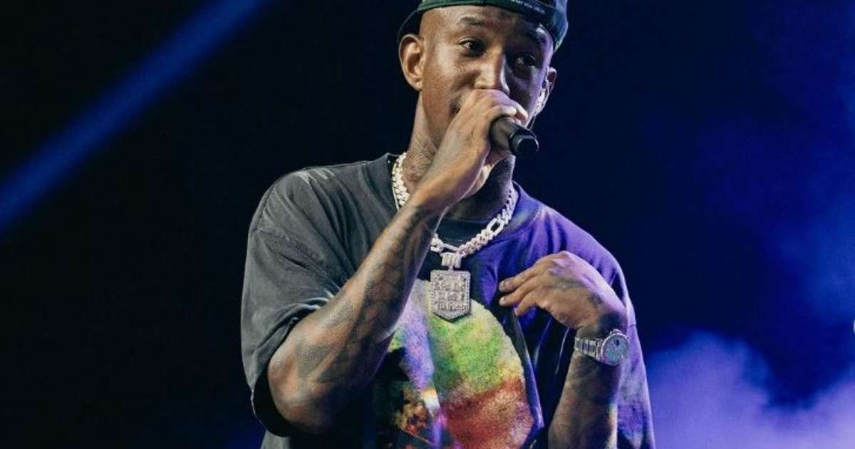 Talisca em campo e Spark no palco: a dupla jornada de um jogador-cantor