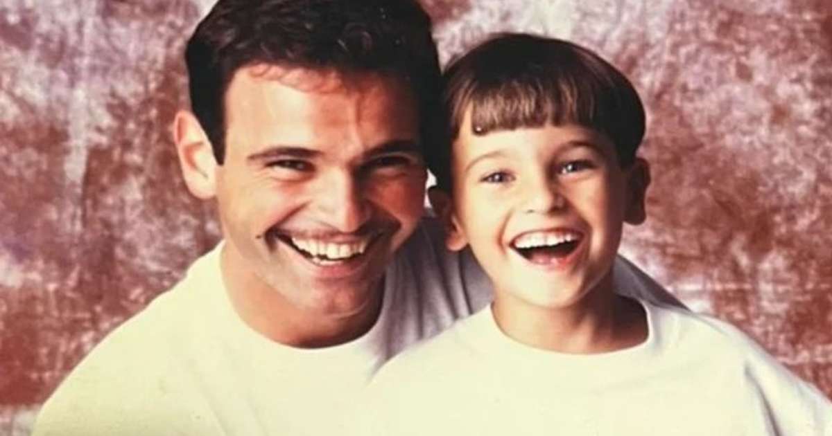 Lembra dele? Ator Mateus Carrieri exibe cliques do filho de 40 anos e ...