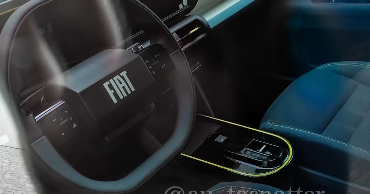 Novo Fiat Uno (Grande Panda) mostra interior ousado em flagra