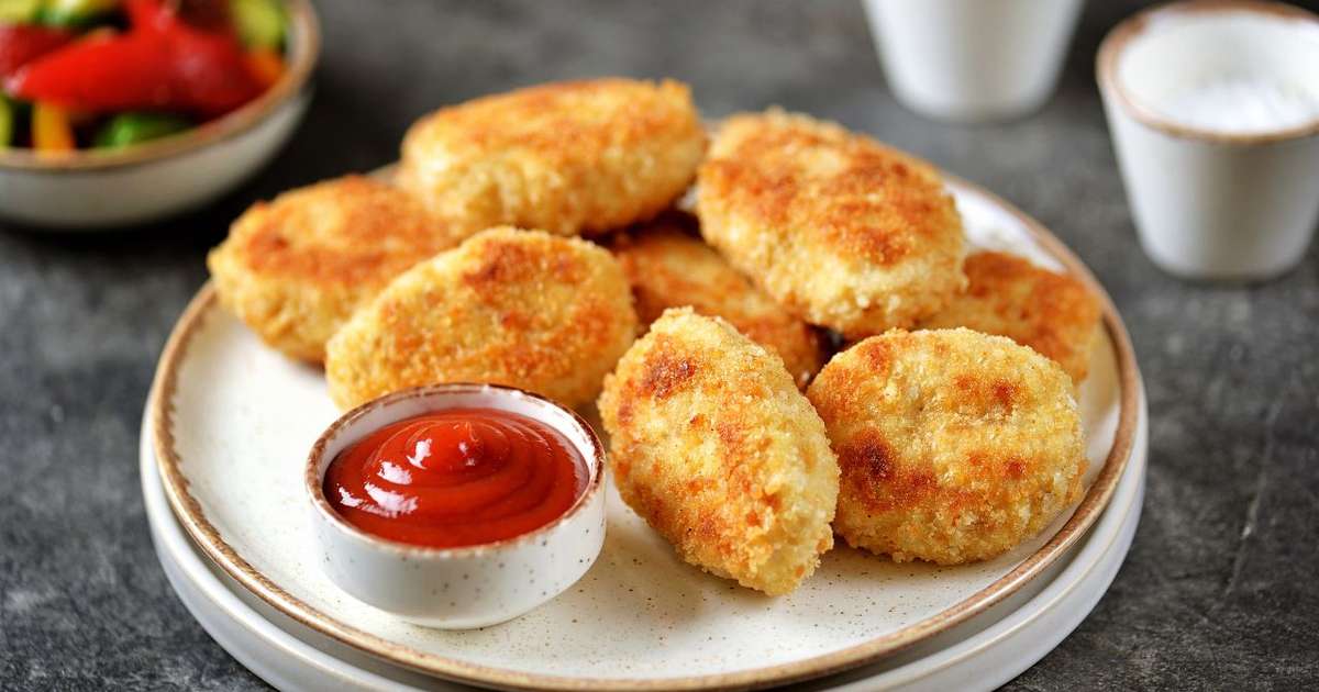 Nuggets de frango caseiro: confira o vídeo para o passo a passo simples ...