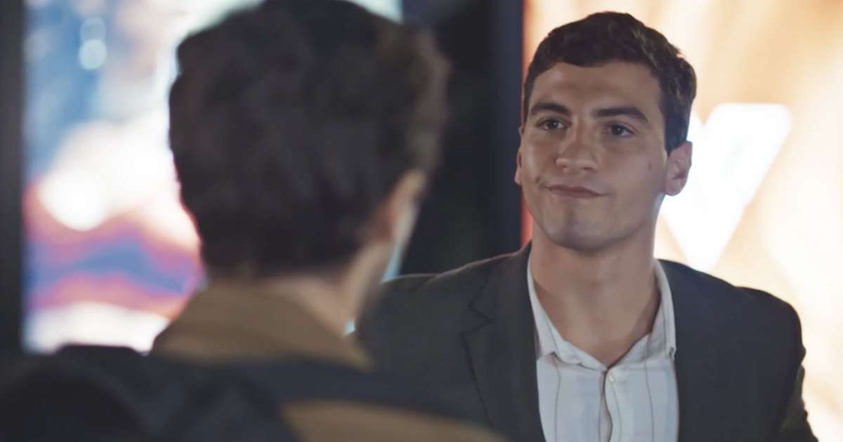 Murilo fica arrasado após ter segredo exposto em Família é Tudo, toma ... Murilo fica arrasado após ter segredo exposto em Família é Tudo, toma ...
