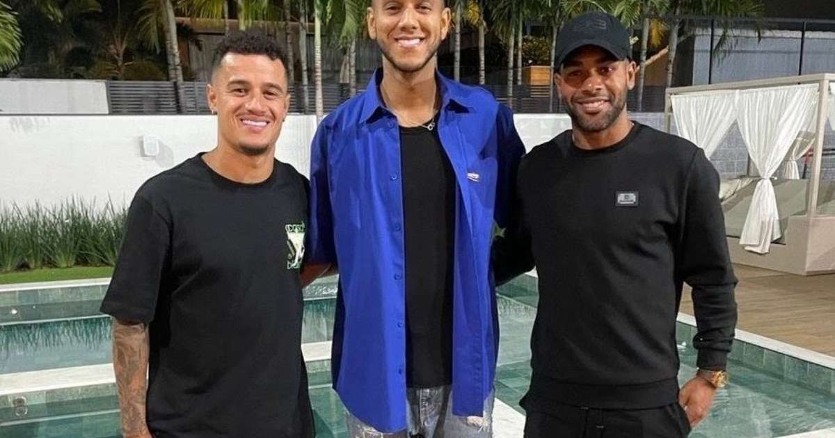 Vasco acerta os retornos de Souza e Alex Teixeira; Coutinho se aproxima