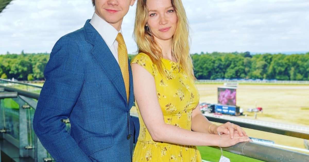 Ator de "Maze Runner" se casa com ex-esposa de Elon Musk