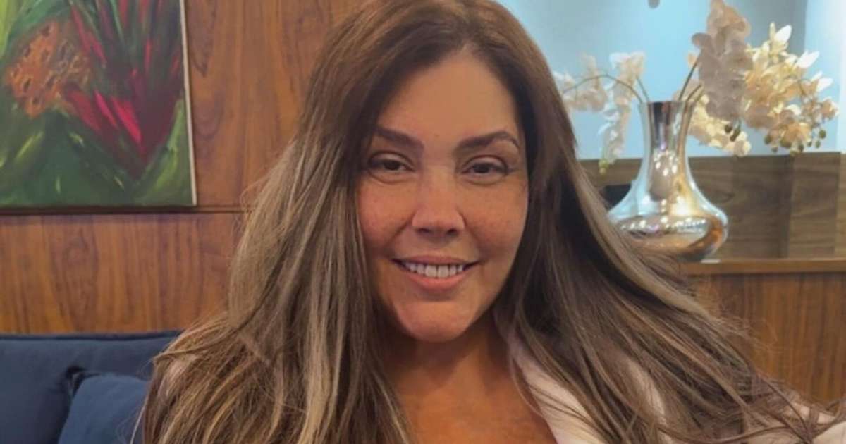 Filha caçula de Simony surge aos beijos com namorada e se declara: 'Te ...