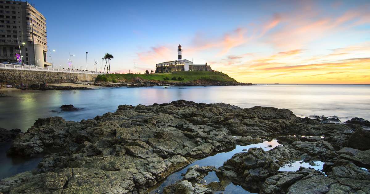 Salvador: Farol da Barra convida a navegar na história e cultura baianas