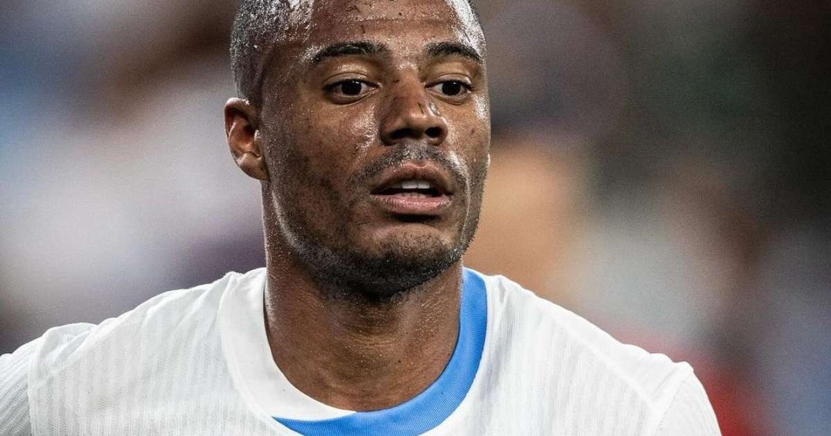 De la Cruz come a bola e Uruguai arrasa a Bolívia