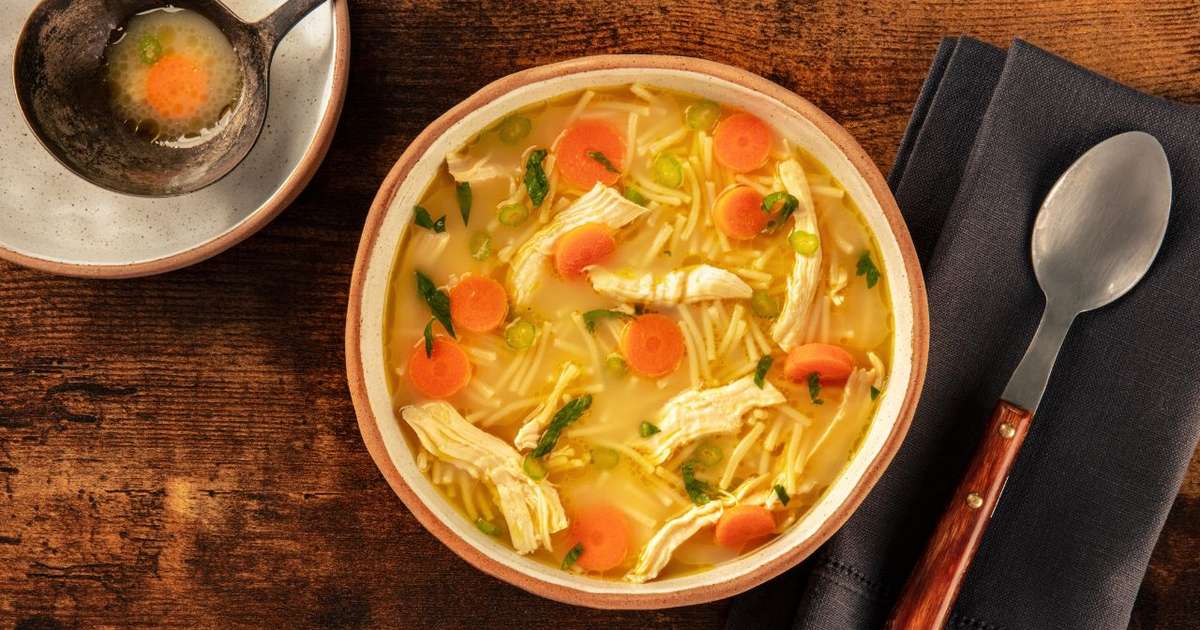 Canja de frango e legumes: a melhor pedida para dias frios