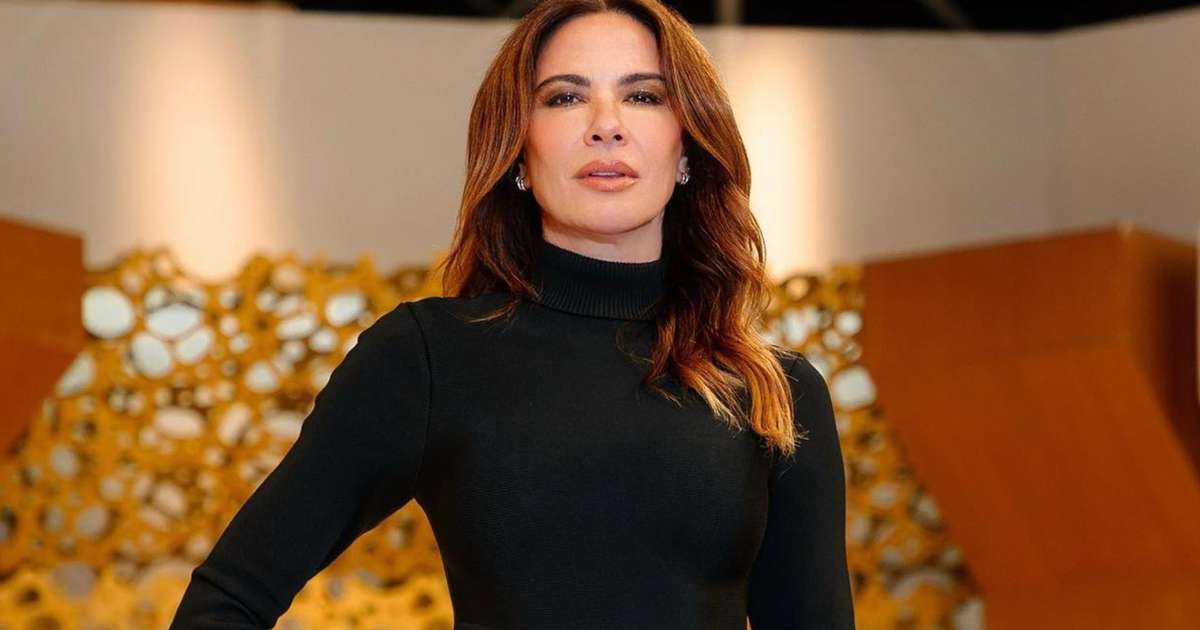 Luciana Gimenez para a web ao posar em cenário luxuoso de Nova York