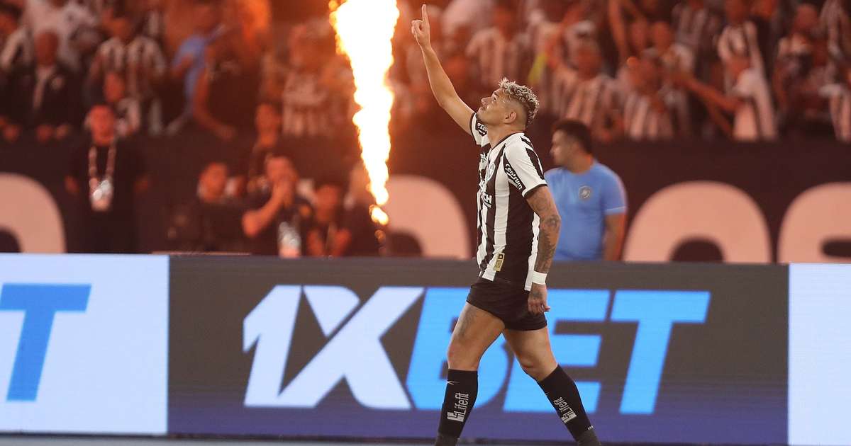 Tiquinho volta a marcar e Botafogo vence o Palmeiras em partida disputada