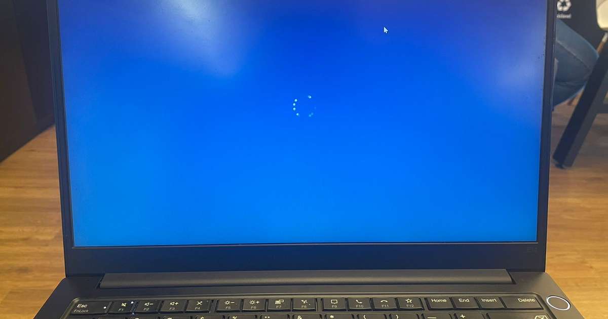 Horas após apagão, alguns dispositivos continuam com tela azul ...