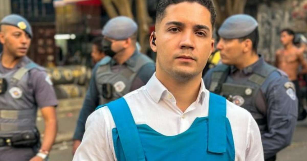 Em transmissão ao vivo, repórter da Record é agredido com garrafa; assista