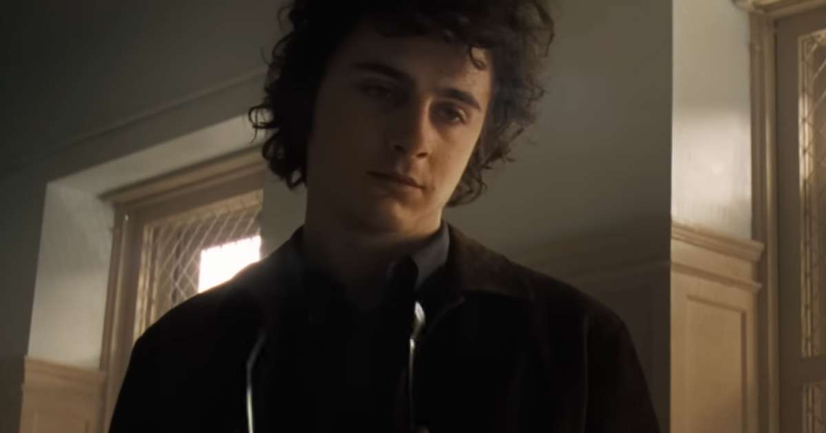 Timothée Chalamet surge como Bob Dylan e canta no primeiro trailer de ...