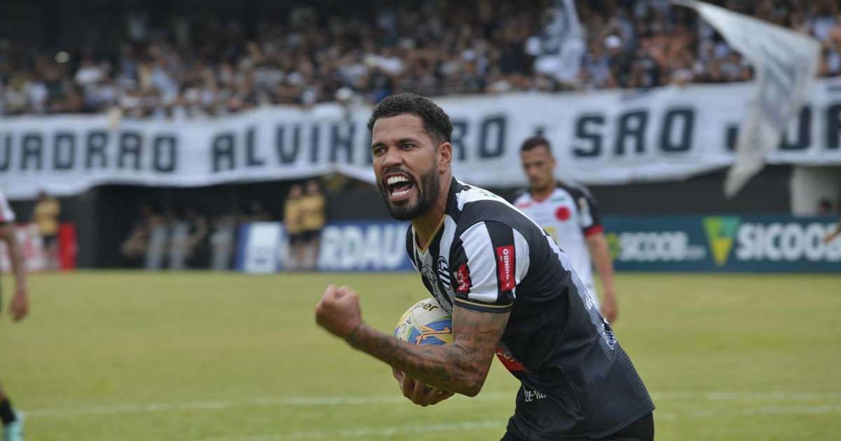 Jonathas vive no Athletic a segunda melhor temporada da carreira; ele é artilheiro da Série C