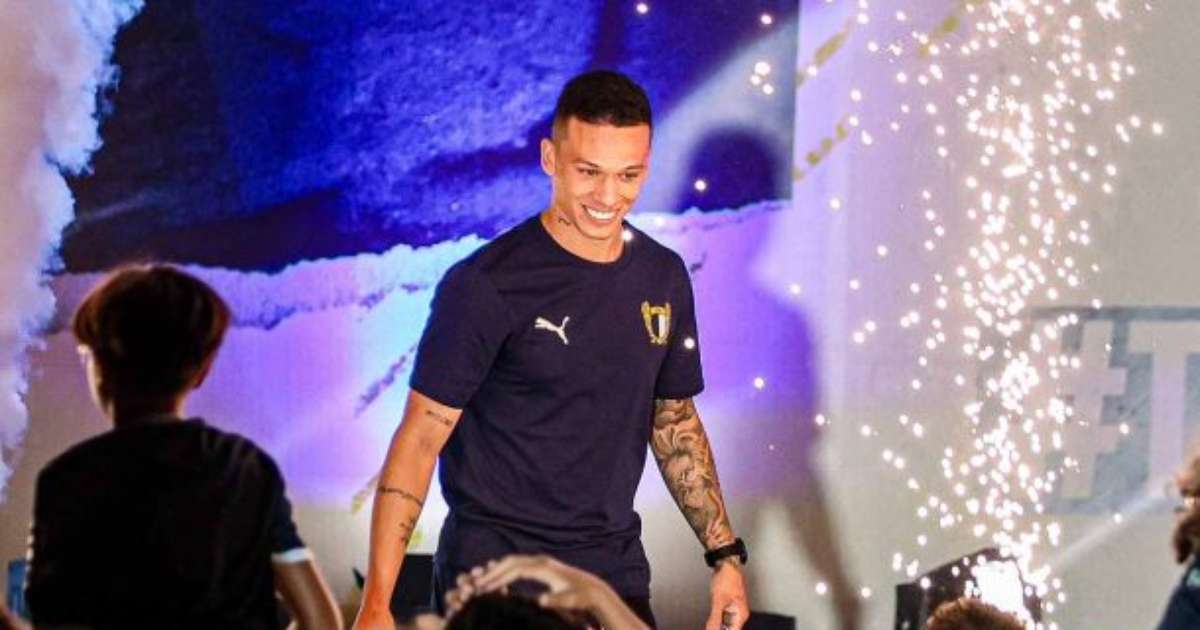 Clube português acerta com o lateral Calegari, do Fluminense