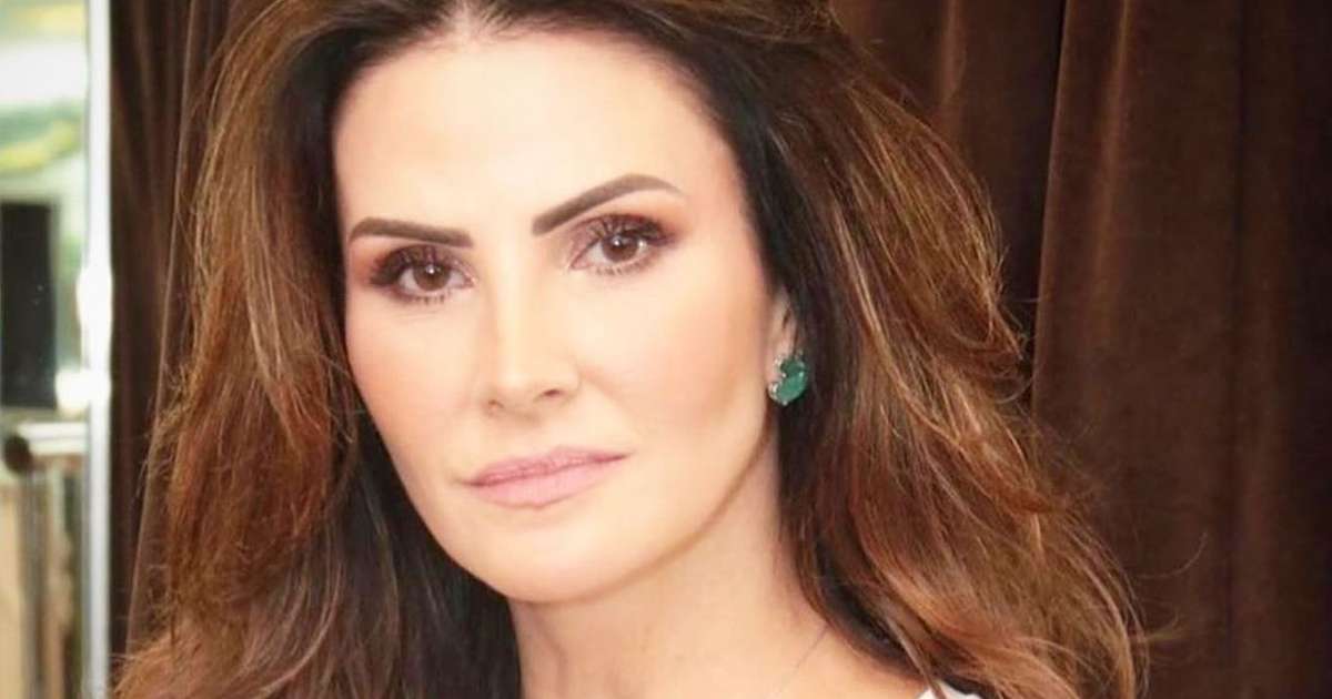 Lembra dela? Lisandra Souto posta foto aos 49 anos e web reage: 'Não mudou nada'