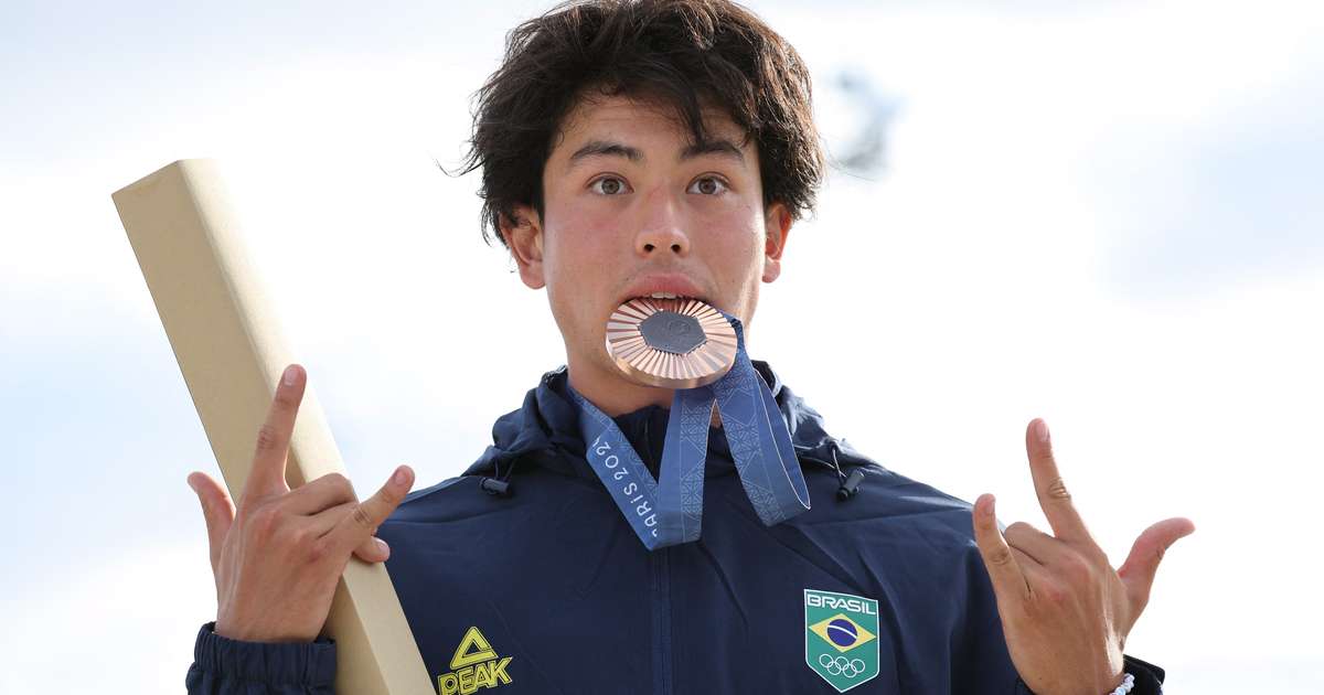 Augusto Akio conquista o bronze no skate park em Paris-2024