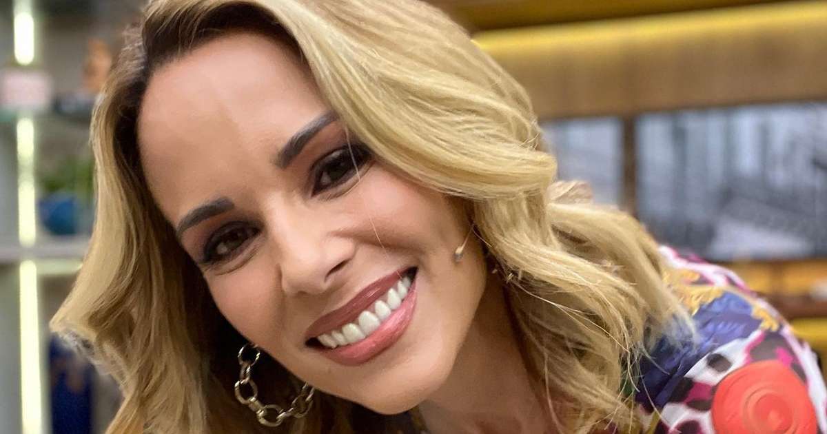 Ana Furtado impressiona e chama atenção com maiô cavado: 'Maravilhosa'
