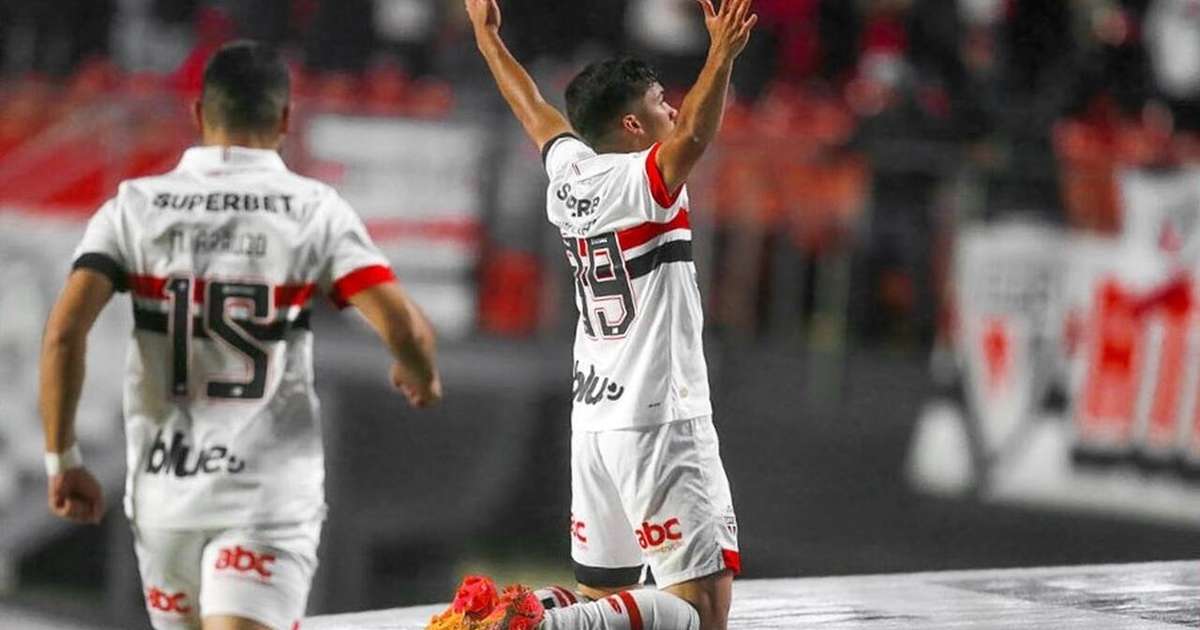 São Paulo renova contrato com Willian Gomes