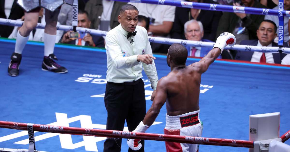 Floyd Mayweather expulsa árbitro em luta exibição no México; veja o vídeo