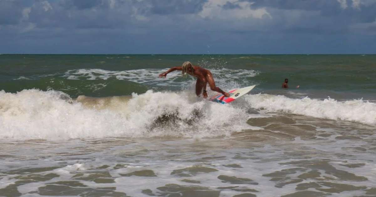Fim de semana tem campeonato de surfe naturista, na Paraíba