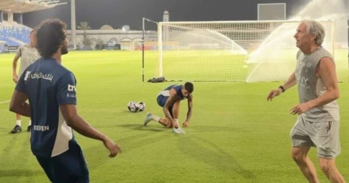 Jorge Jesus rouba a cena com embaixadinhas em treino do Al-Hilal ...