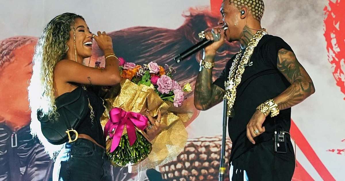 Poze do Rodo pede namorada em casamento no palco do Rock in Rio