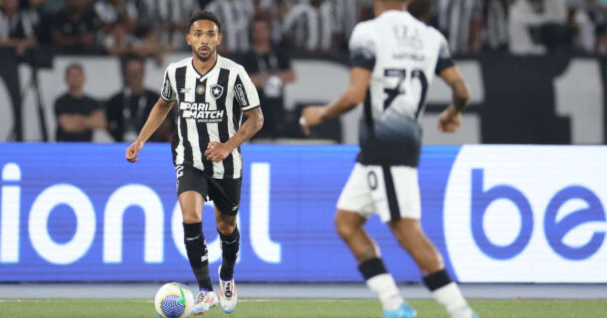Vitinho celebra estreia pelo Botafogo no Brasileirão: 'Feliz pela vitória'