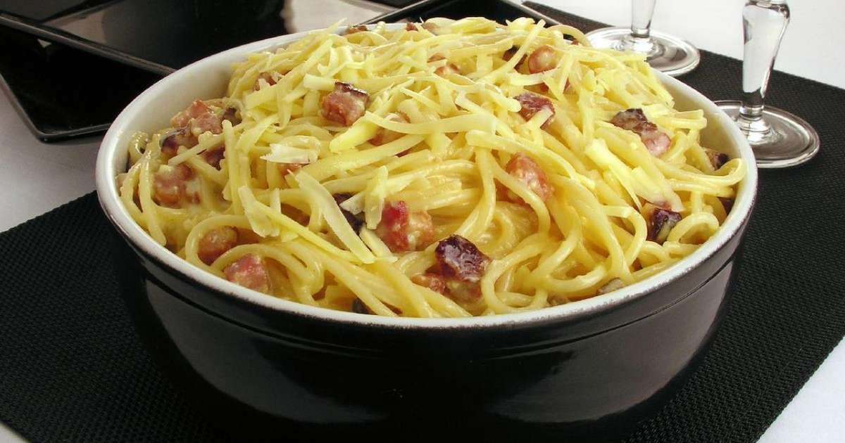 Macarrão à carbonara simples: aprenda a receita no estilo americano