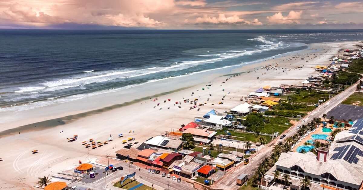 Conheça os pontos turísticos e as praias de Salinópolis