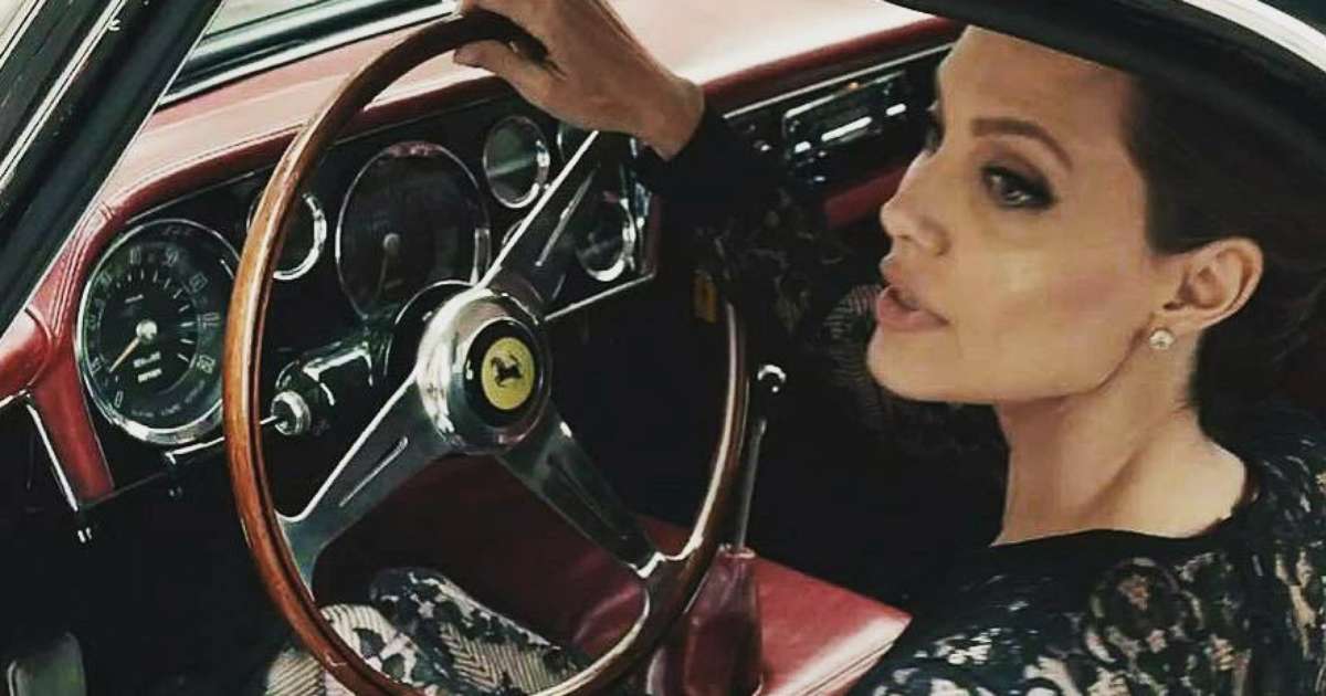 Angelina Jolie coloca Ferrari de quase R$ 5 milhões para ser vendida em ...