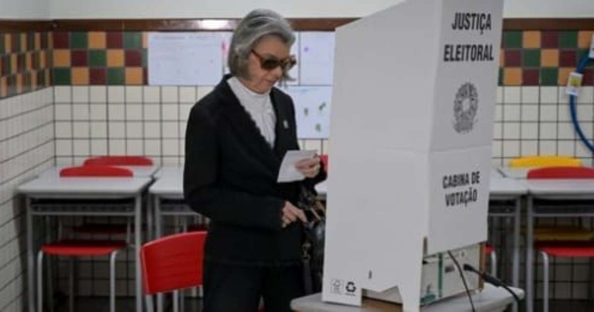 Ministros do STF, Cármen Lúcia e Alexandre de Moraes votam em BH e SP