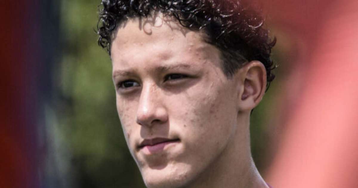 Primeiro contrato profissional de Felipe Morais com Cruzeiro tem multa milionária; veja