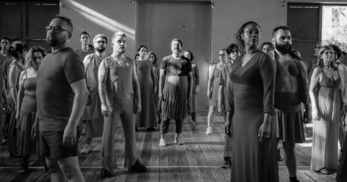 NÓS - Performance teatral chega ao palco do Theatro São Pedro