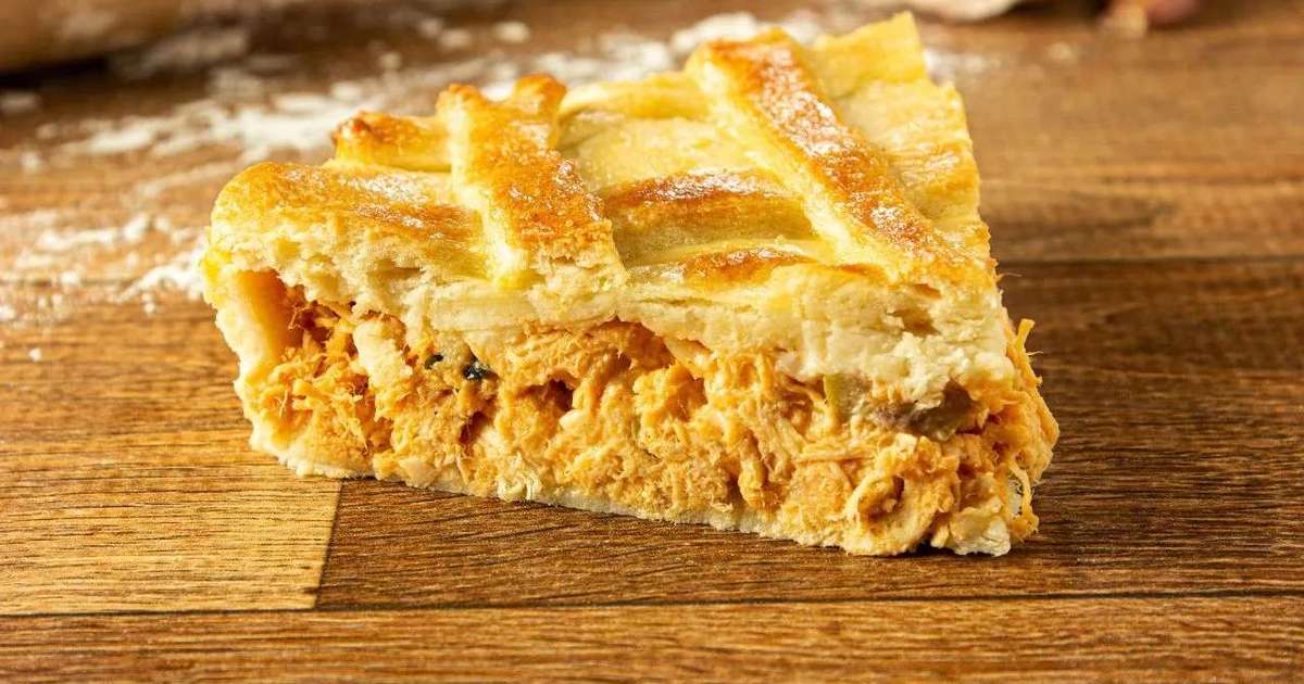 Torta de batata com frango: faça a massa simples no liquidificador