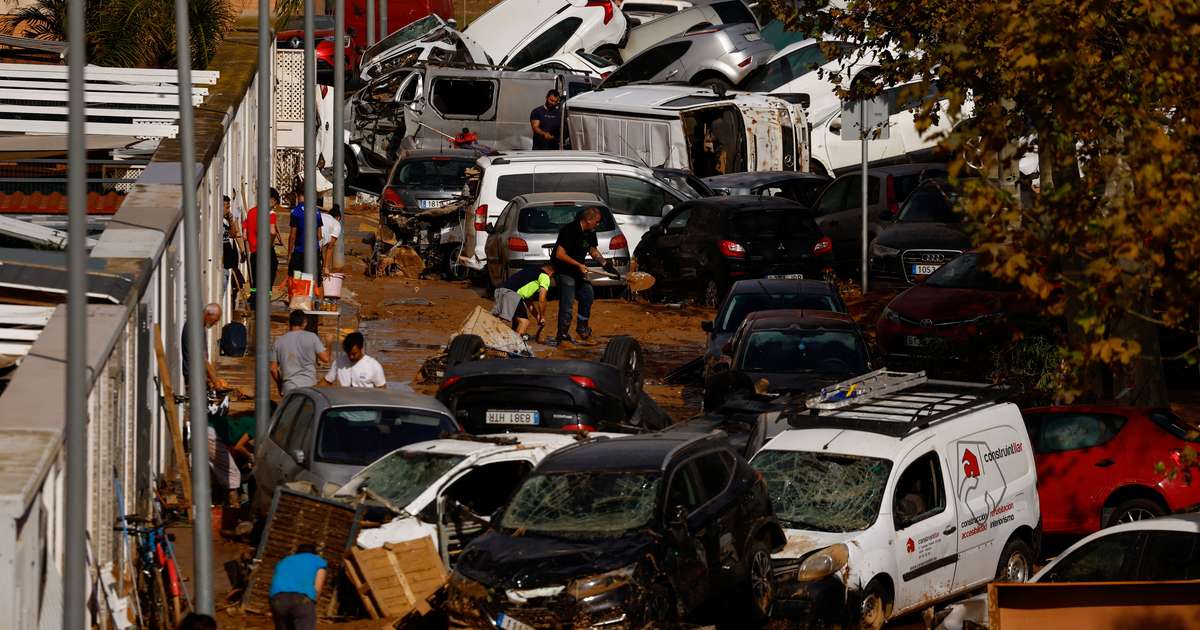 Mortes por enchentes na Espanha sobem para 205, e Valência abre ...