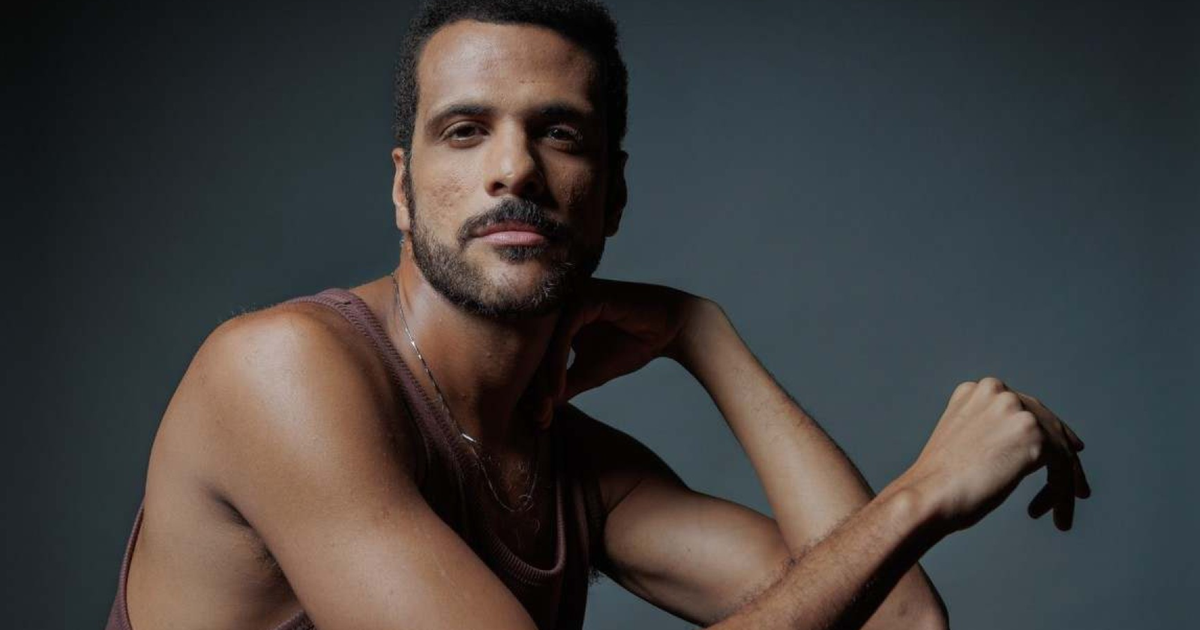 Murilo Sampaio aponta falta de protagonismo preto na TV: 'Podemos mais'