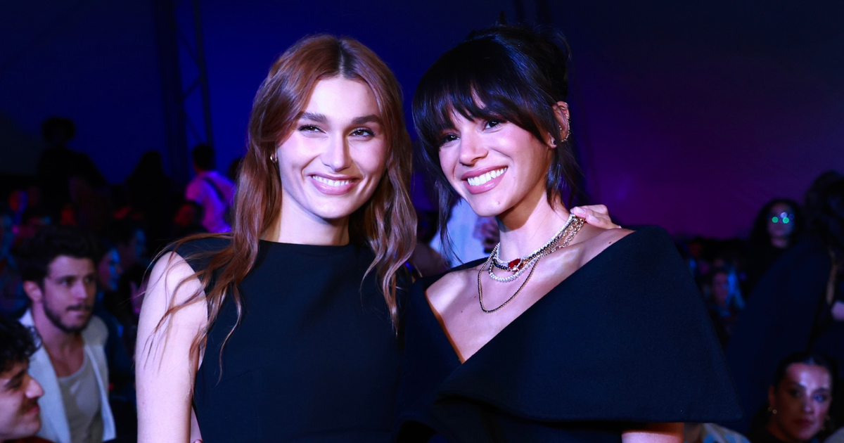 Marquezine troca de look em evento e usa all black como Sasha